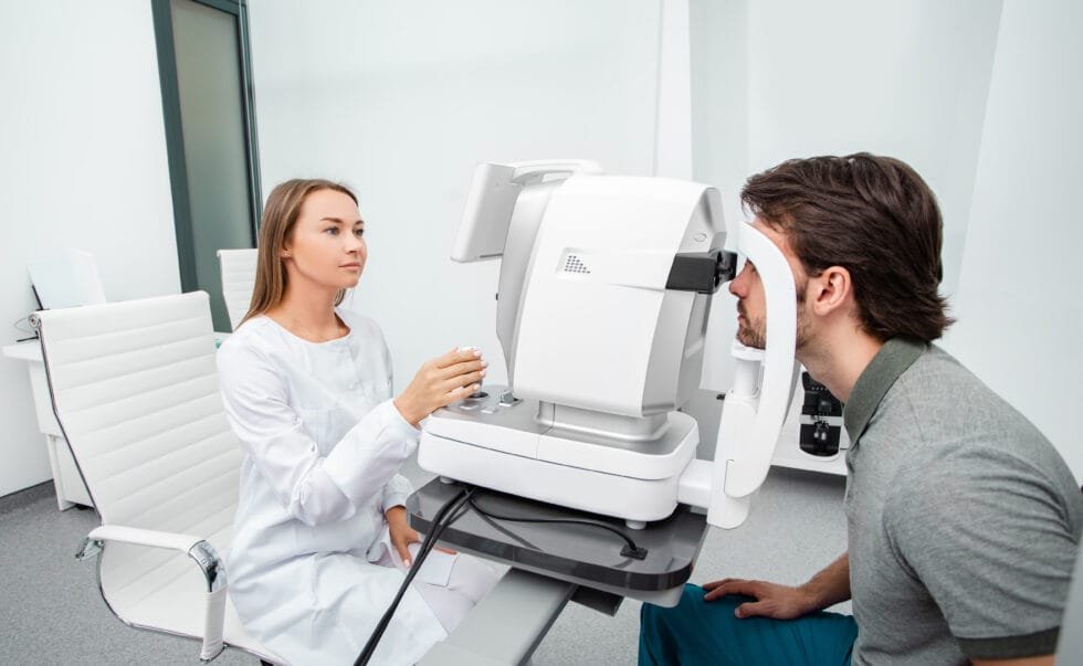 What is an automated refraction eye test ? How does it works ? - DSS ...